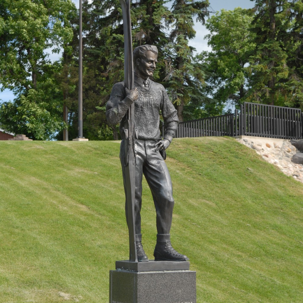 Casper Oimoen Statue – Scandinavian Heritage Association